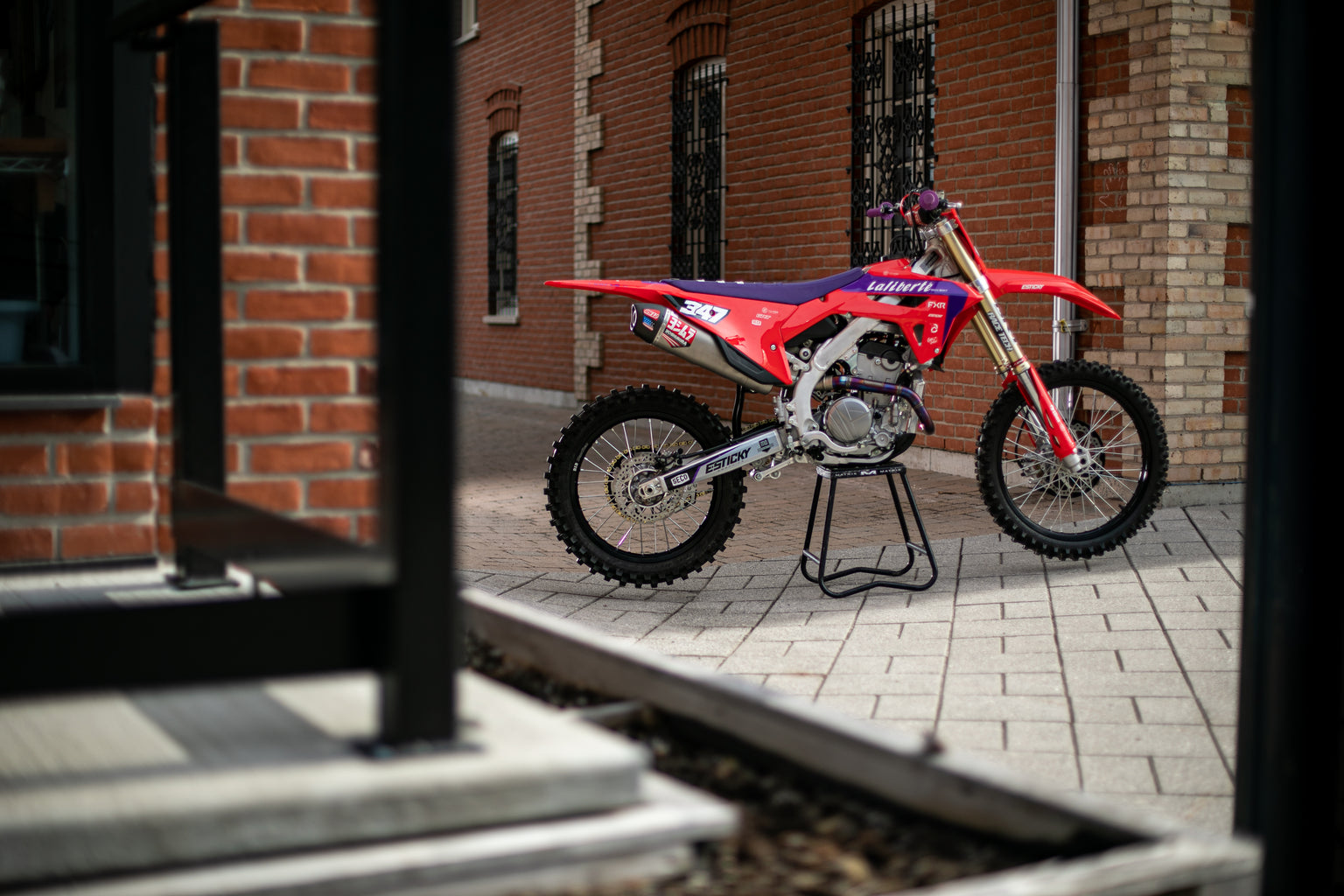 E-STICKY GRAPHICS – E-Sticky Graphics